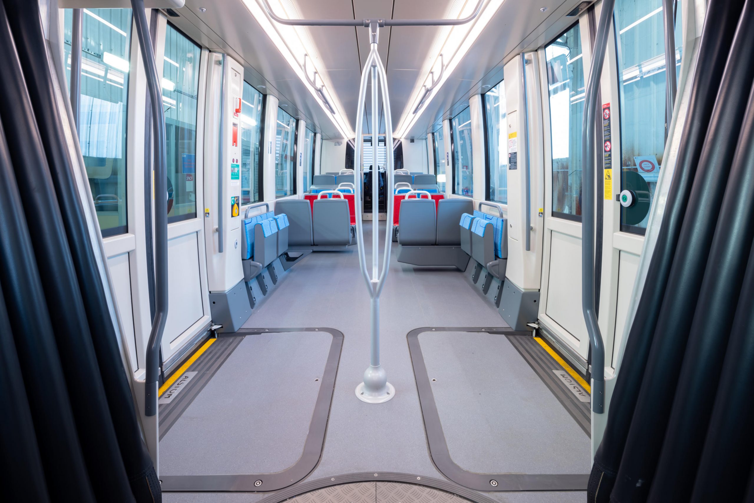 Île-de-France Mobilités dévoile l'intérieur des nouveaux trams pour la ...